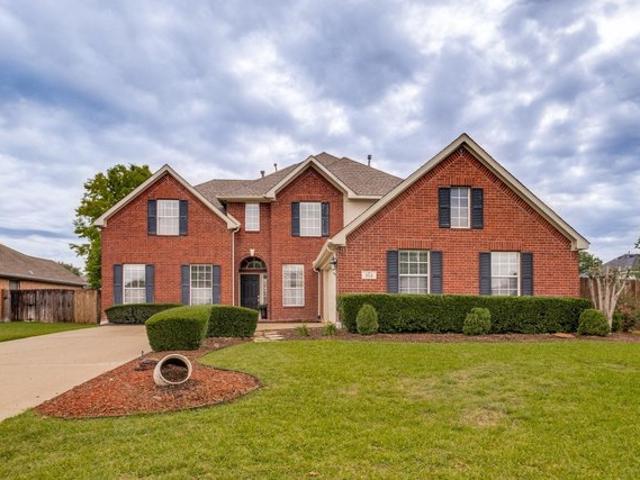 302 Village Trl, Trophy Club, TX 76262