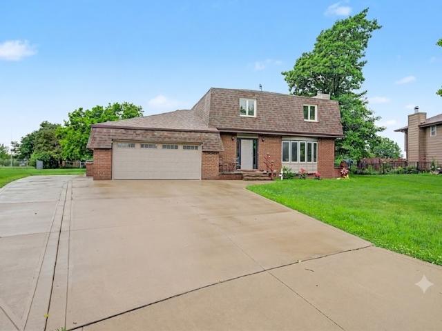 302 Village Circle
