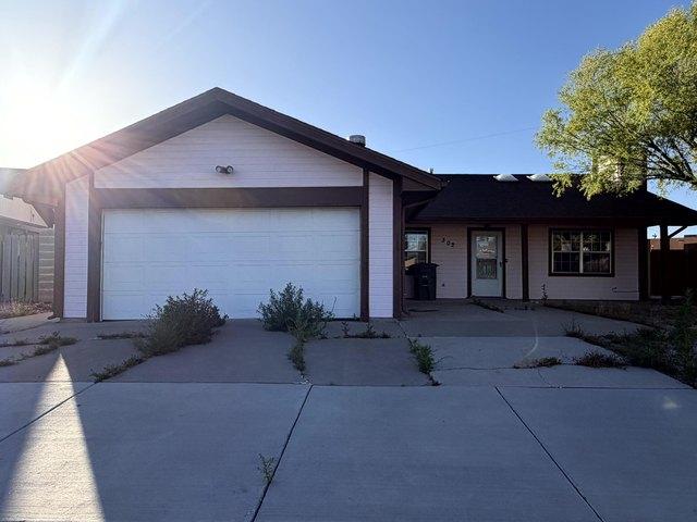 302 Zia Ct, Gallup, NM 87301