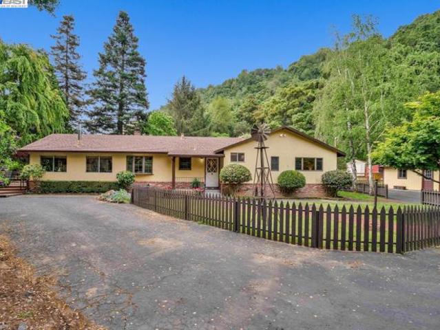 30345 Palomares Rd, Castro Valley, CA 94552