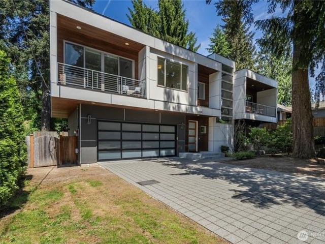3034 NE 89th St, Seattle, WA 98115