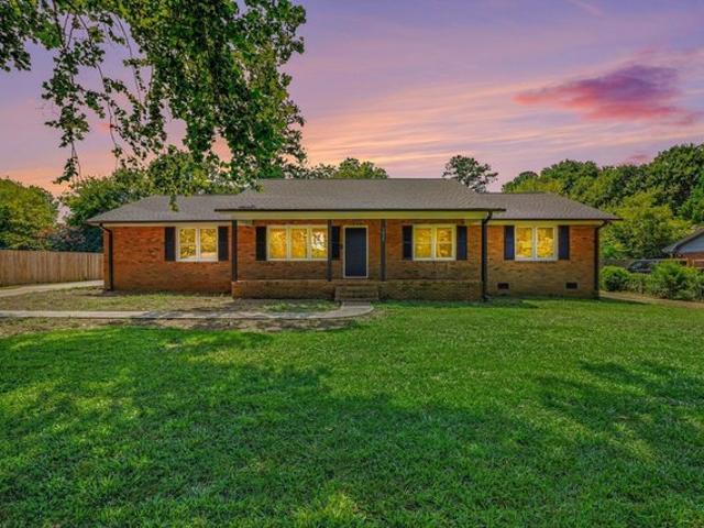 3035 Elmhurst Dr, Boiling Springs, SC 29316