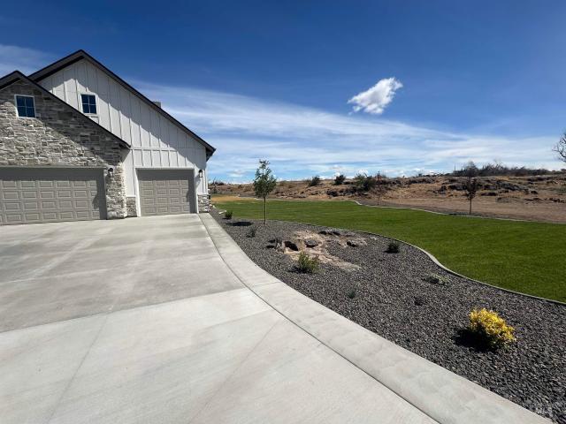 3035 Lake View Ct