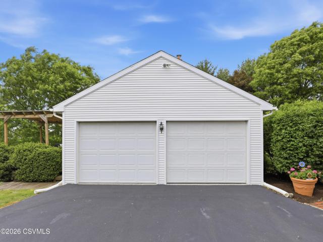 3035 woods edge drive