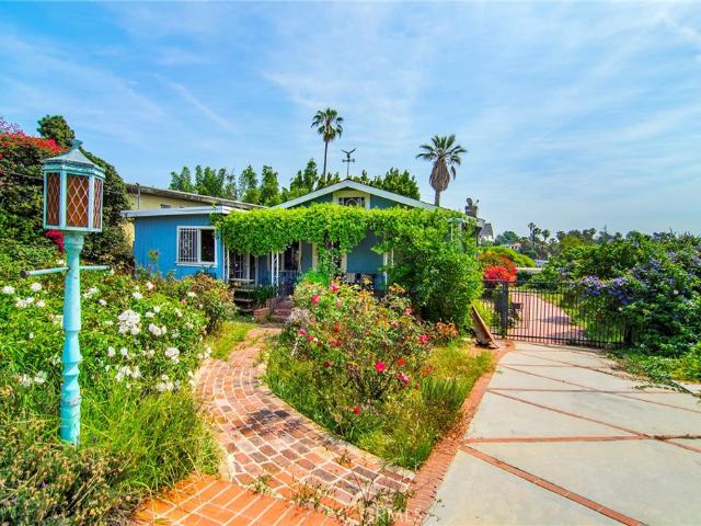 3036 Surry St, Los Angeles, CA 90027 | MLS #SR26076 | Compass