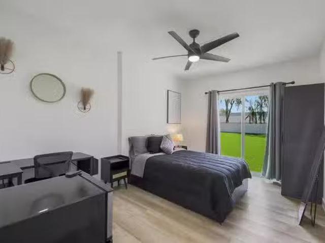 #30378: Room in 10 Bed 3 Bath