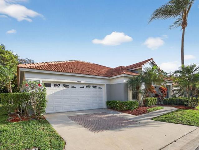 3037 Casa Rio Ct, Riviera Beach, FL 33418