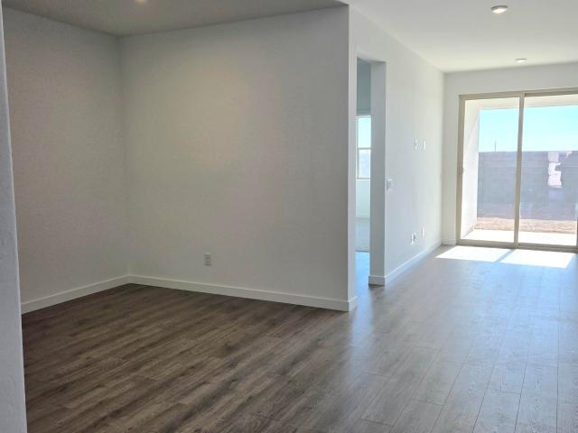 3037 E Villa Avenue