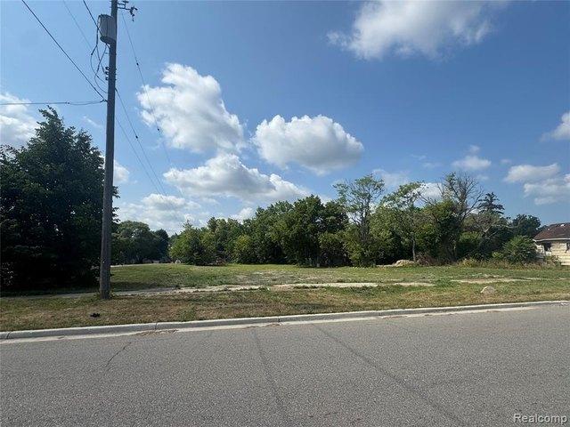 3037 Flushing Rd, Flint, MI 48504