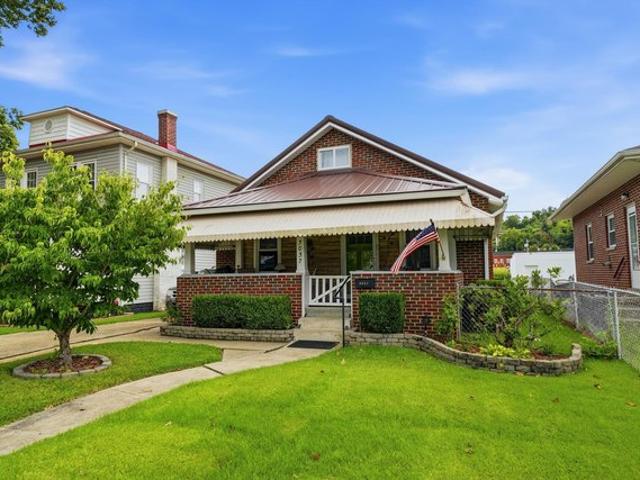 3037 Hughes St, Huntington, WV 25704