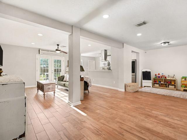 3037 Longwood Lane