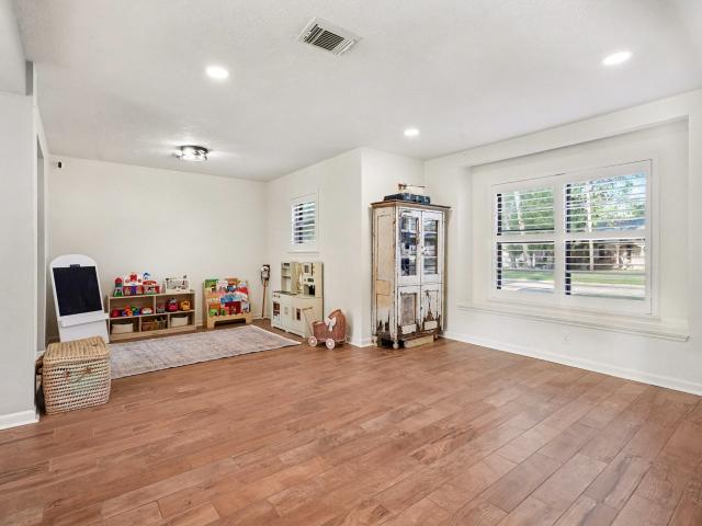 3037 Longwood Lane