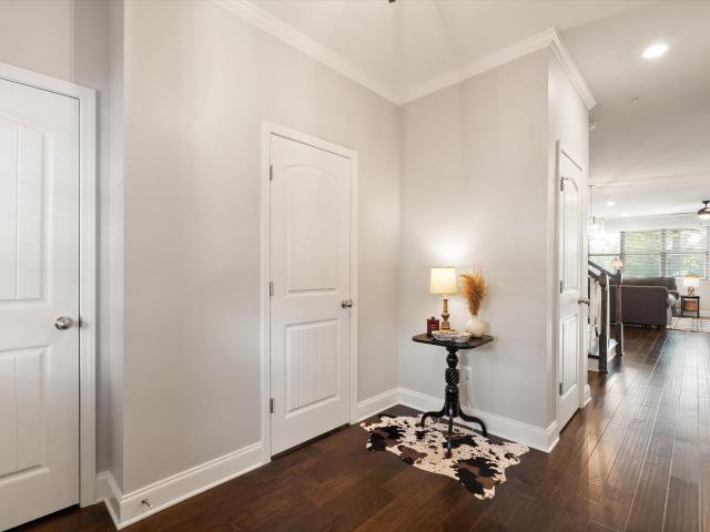 3037 Sassafras Ln