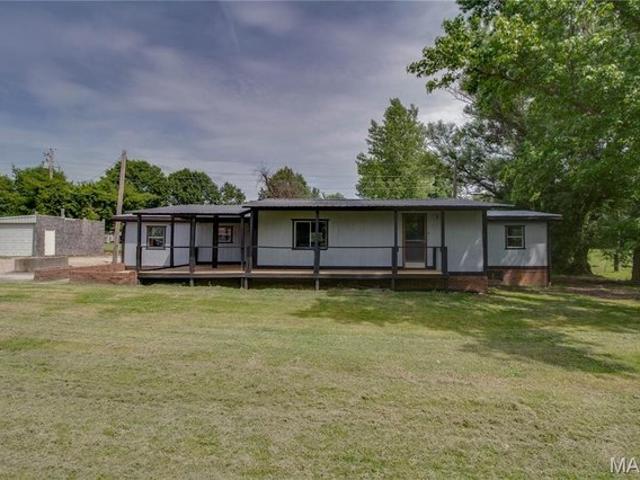 30396 Domino Ln, Godfrey, IL 62035