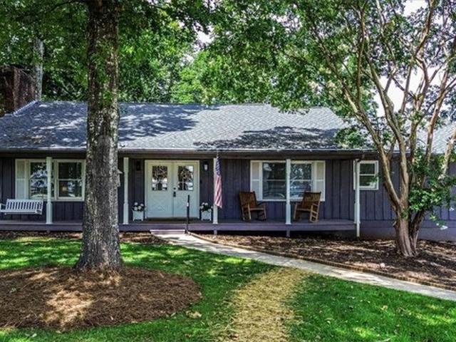 3039 Manor Ridge Dr, Gainesville, GA 30506