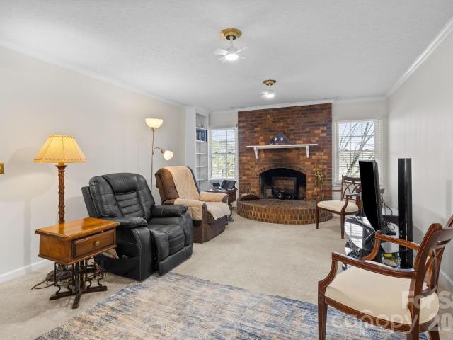 3039 Longwood Drive