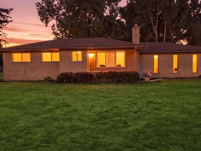 30301 Armada Ridge Rd, Richmond, MI 48062