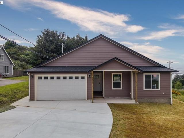 30302 Driftwood Dr, Gold Beach, OR 97444