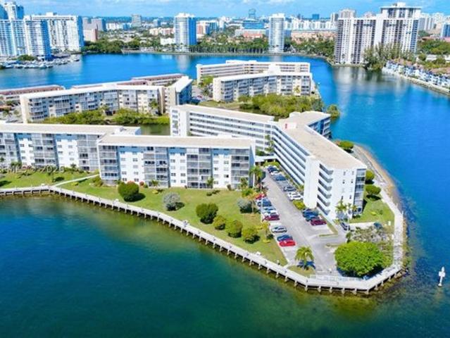 3030 Marcos Dr Apt T302, Aventura, FL 33160