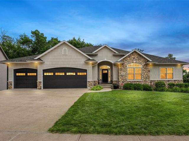 3030 Old Orchard Rd NE, Cedar Rapids, IA 52402