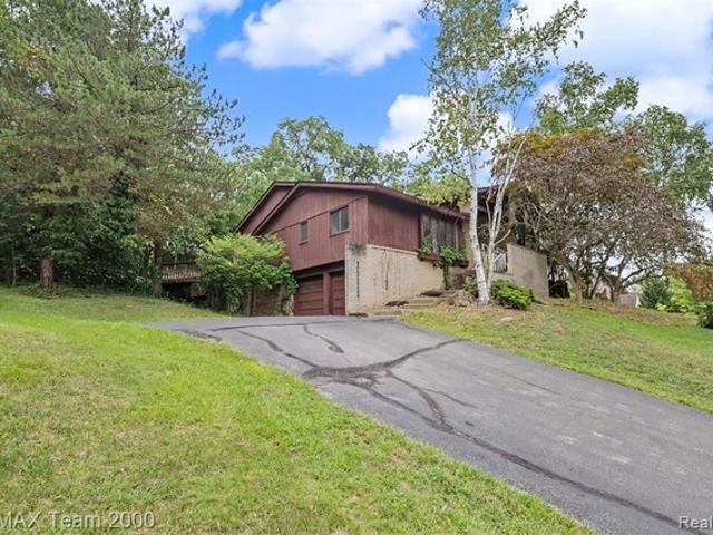 3030 Bloomfield Park Dr, West Bloomfield Township, MI 48323