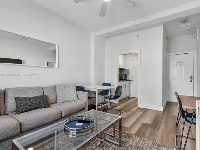 3030 Collins Ave #1F, Miami Beach, FL 33140