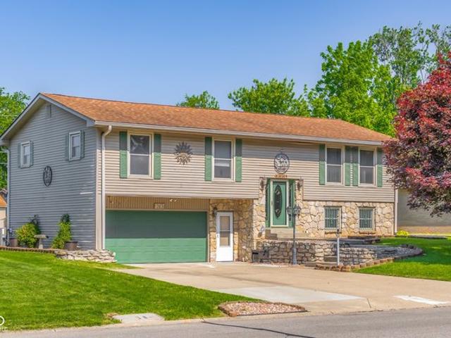 3030 Flintwood Dr, Columbus, IN 47203
