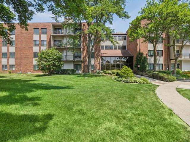 3030 Pheasant Creek Dr Apt 103, Northbrook, IL 60062