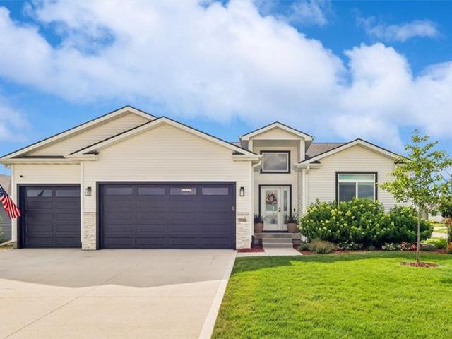 3030 Serenity Dr, Waukee, IA 50263