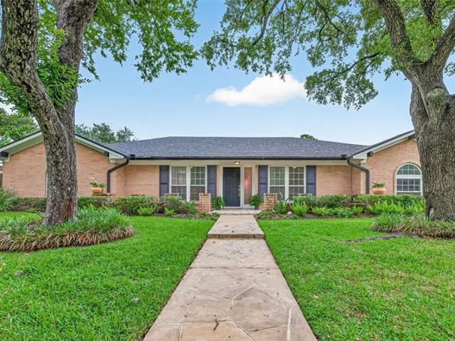 3031 Broadmoor Dr, Sugar Land, TX 77478