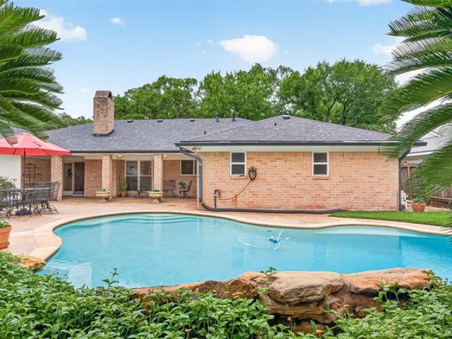 3031 Broadmoor Dr, Sugar Land, TX 77478