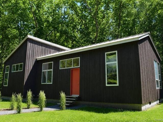 3032 Old Rd E, Wallkill, NY 12589