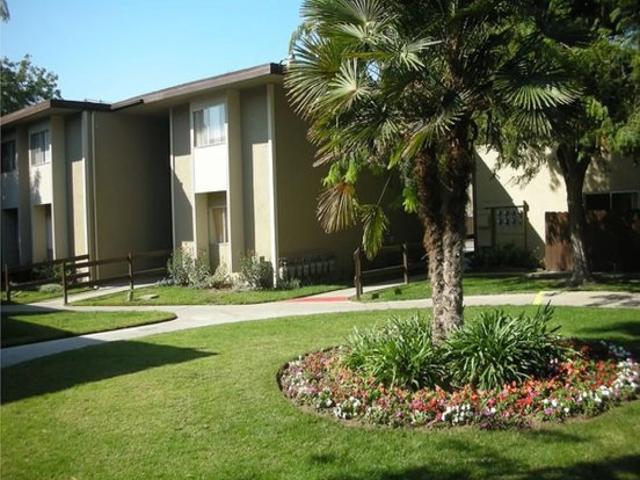 3033 E Platt Ave, Fresno, CA 93721