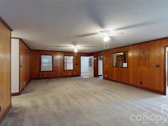 3033 Grassy Lane