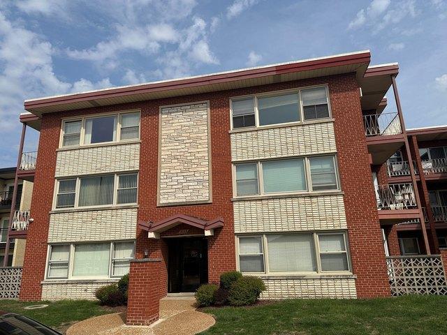 3033 Paris Ave Apt 303, River Grove, IL 60171