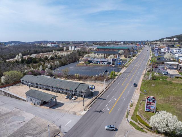 3033 Shepherd Of The Hills Expressway