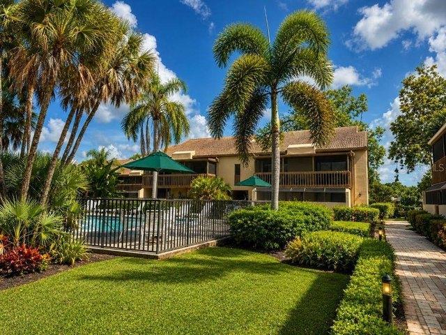 3033 Willow Grn Unit 10, Sarasota, FL 34235