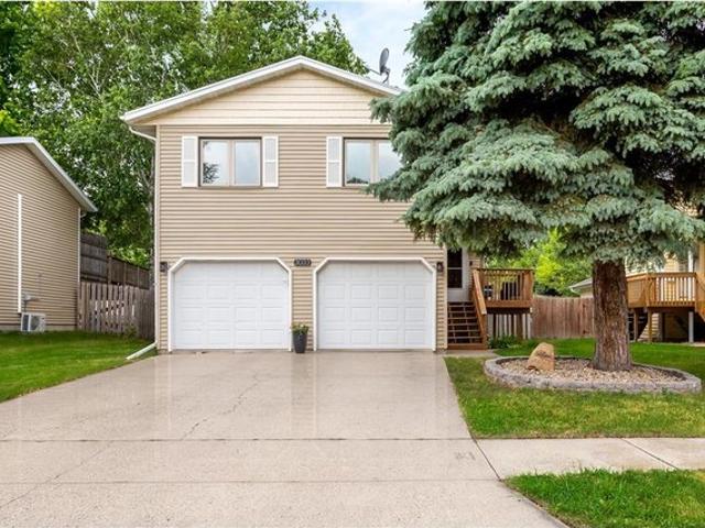 3033 20th St S, Fargo, ND 58103