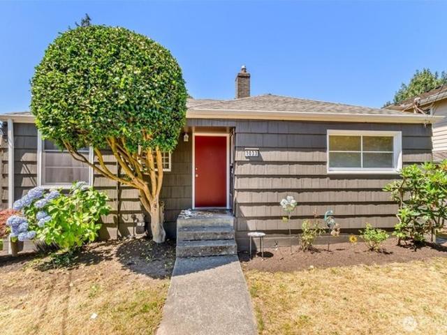 3033 31st Ave W, Seattle, WA 98199