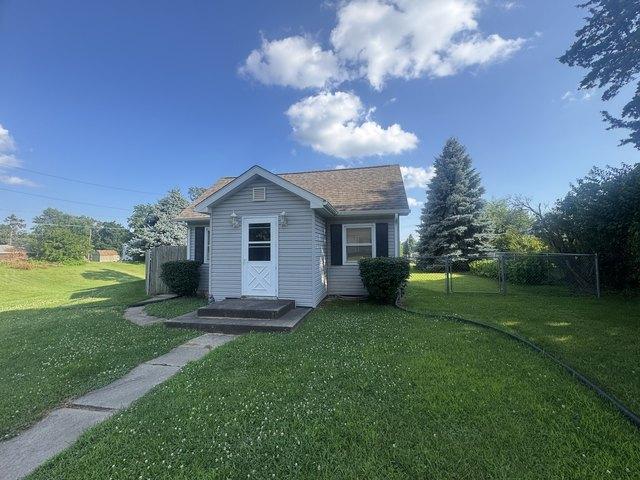 303 3rd St, Matherville, IL 61263