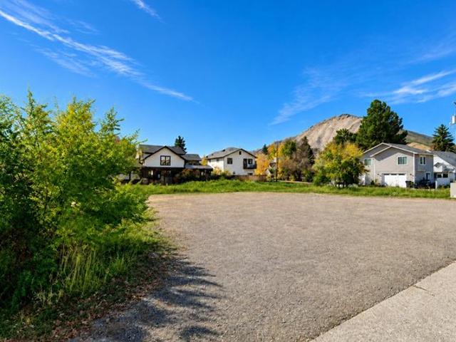 303 2nd Ave S, Hailey, ID 83333
