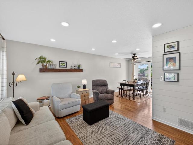 303 6th Avenue NE