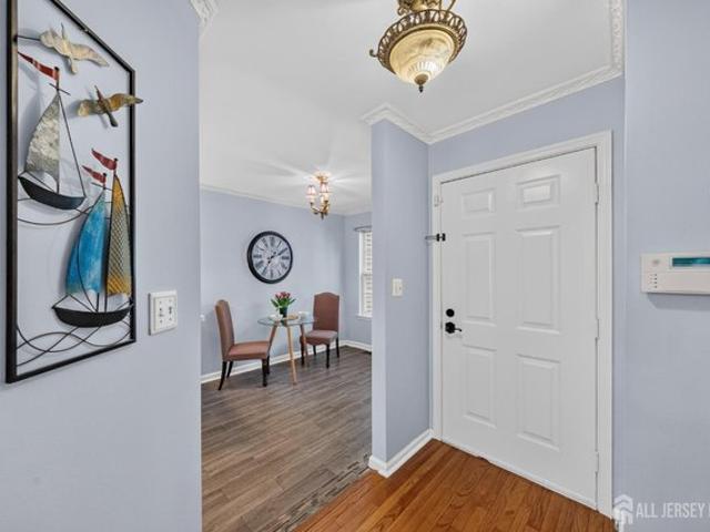 303 Cobblestone Ct, South Brunswick, NJ 08852