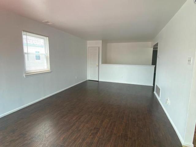 303 Corinthian Avenue