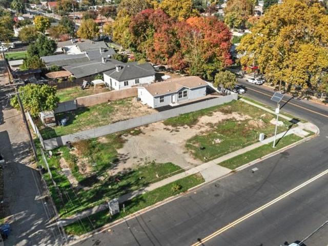303 California Ave, Modesto, CA 95351