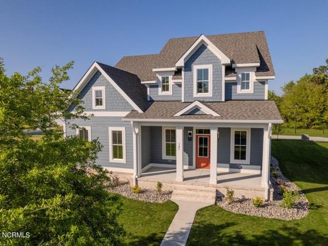303 Cannonsgate Dr, Newport, NC 28570