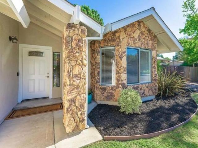 303 Castle Ct, Roseville, CA 95678
