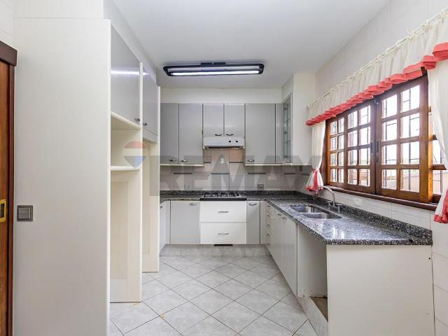 303 Área Útil Casa Alugar, 4 Dormitórios localizado em Rua Margarida Dallarmi, 528, São Braz, Curitiba, Paraná, 82015690 | Brasil