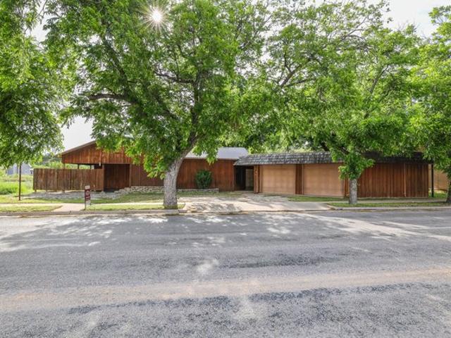 303 Ave E, Ozona, TX 76943