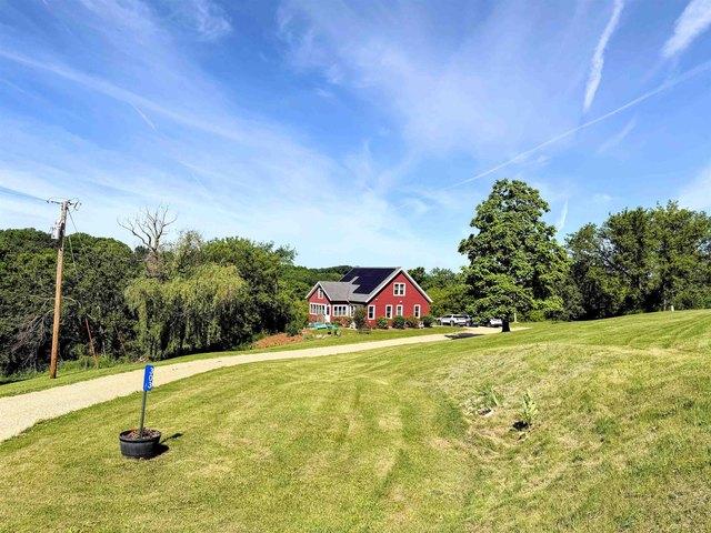303 Booth Ln, McGregor, IA 52157